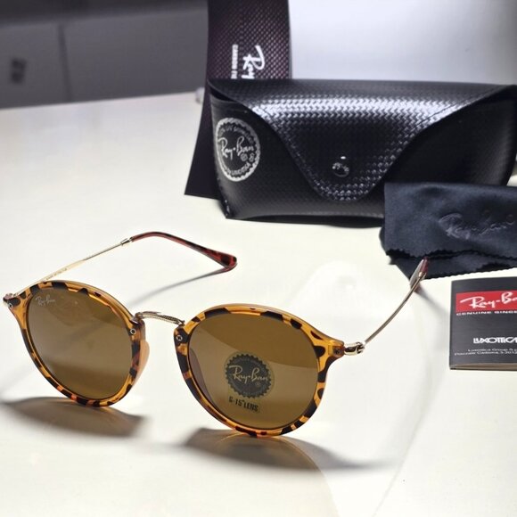 Ray-Ban | Accessories | Rayban Rb2447 Round Fleck Sunglasses | Poshmark